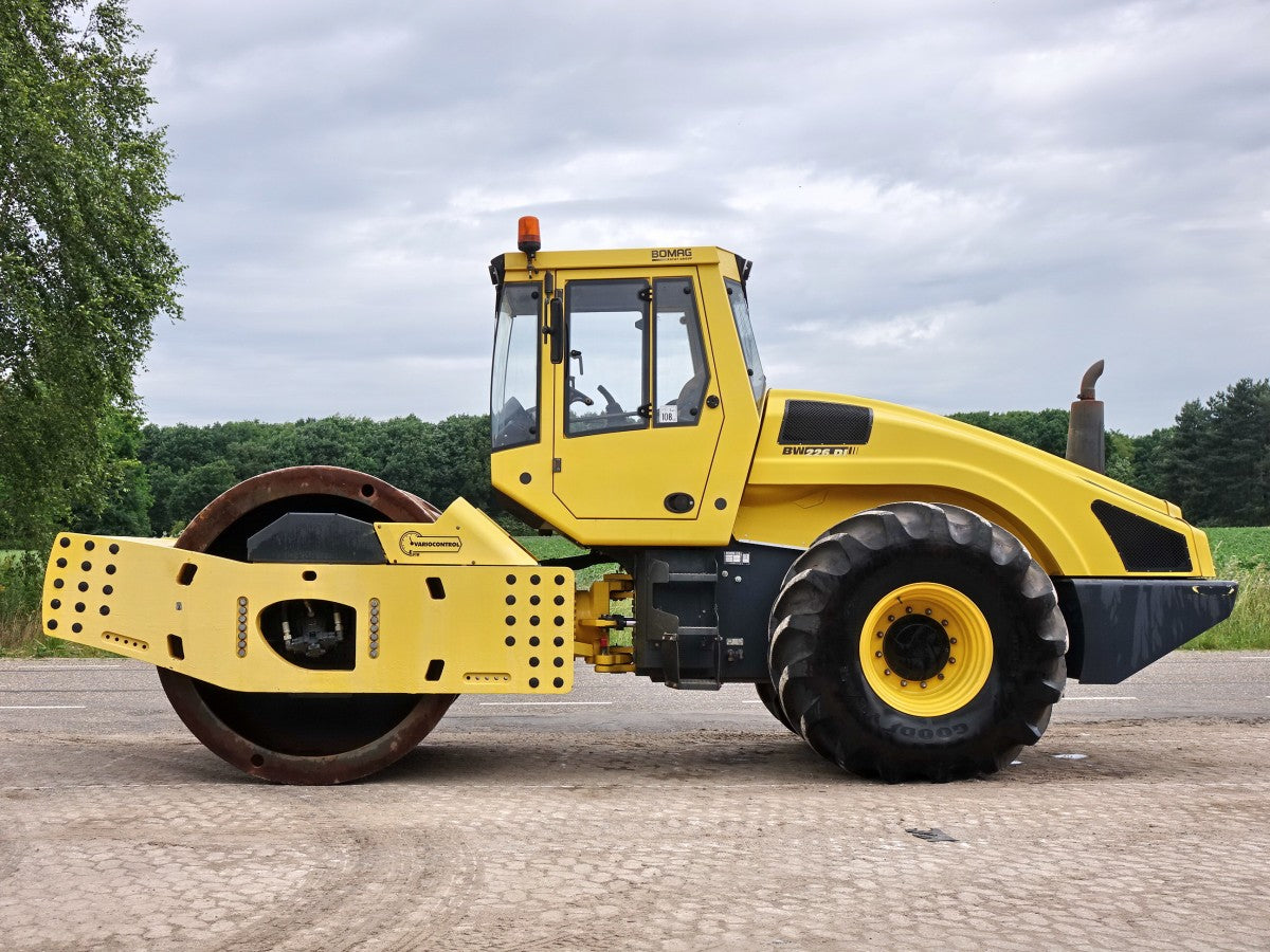 BOMAG BW 225 D-3 Single drum vibratory Roller PDF Parts Catalog Manual ...